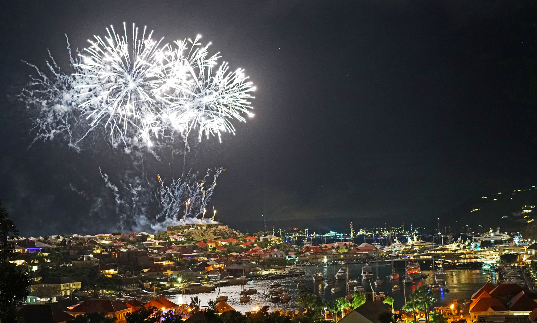 SXM-SBH Fireworks | Superyacht Services Guide